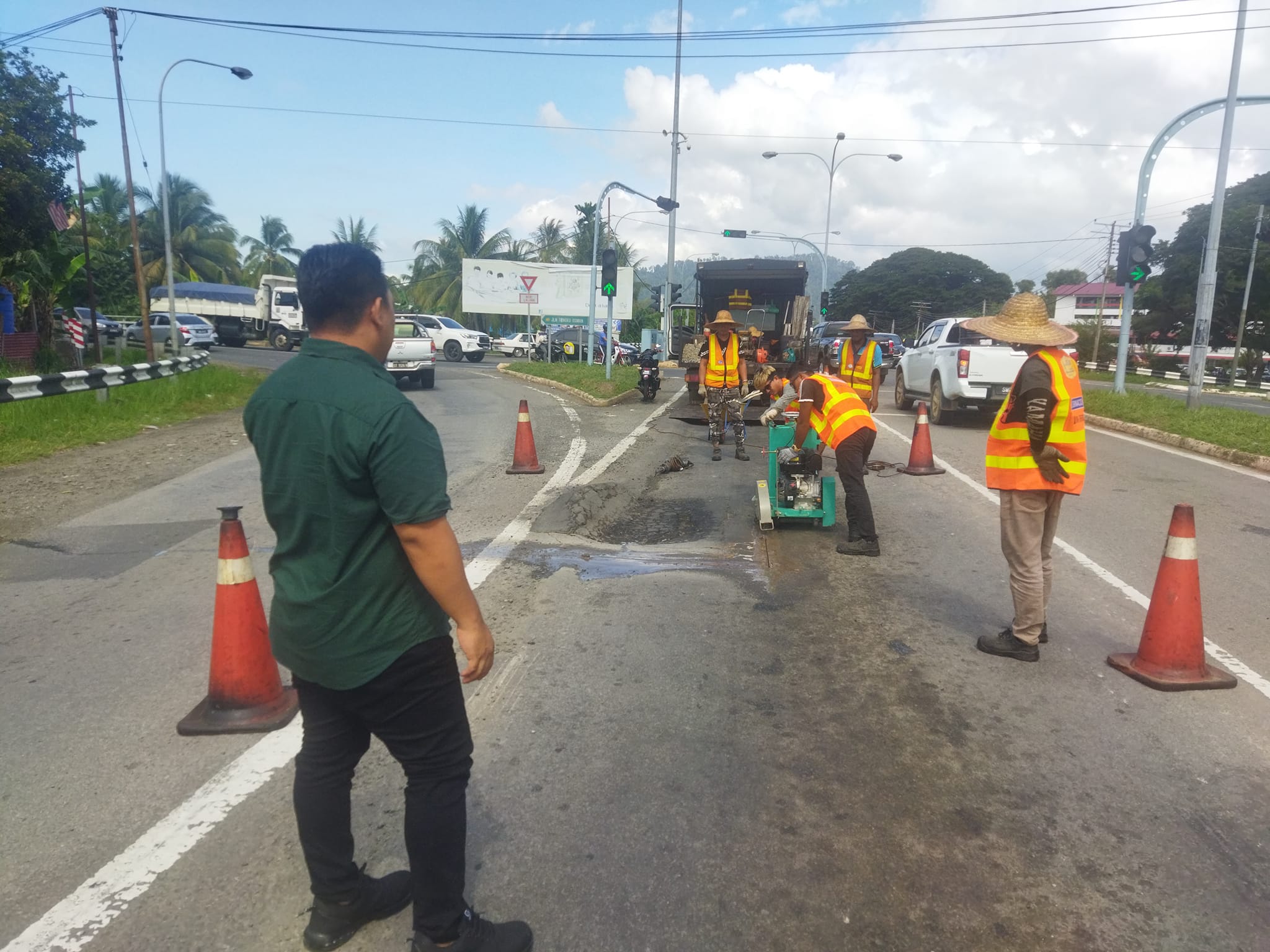 Membaik Pulih Laluan Di Jalan Kuhara Tengku Osman - YB Rina Hj. Jainal