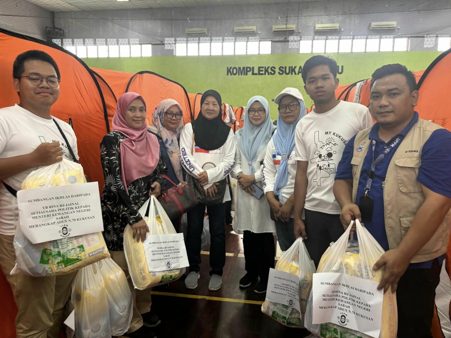 Menyantuni Mangsa Kebakaran Kg Tanjung Batu Keramat (Logpond) - YB Rina Hj. Jainal